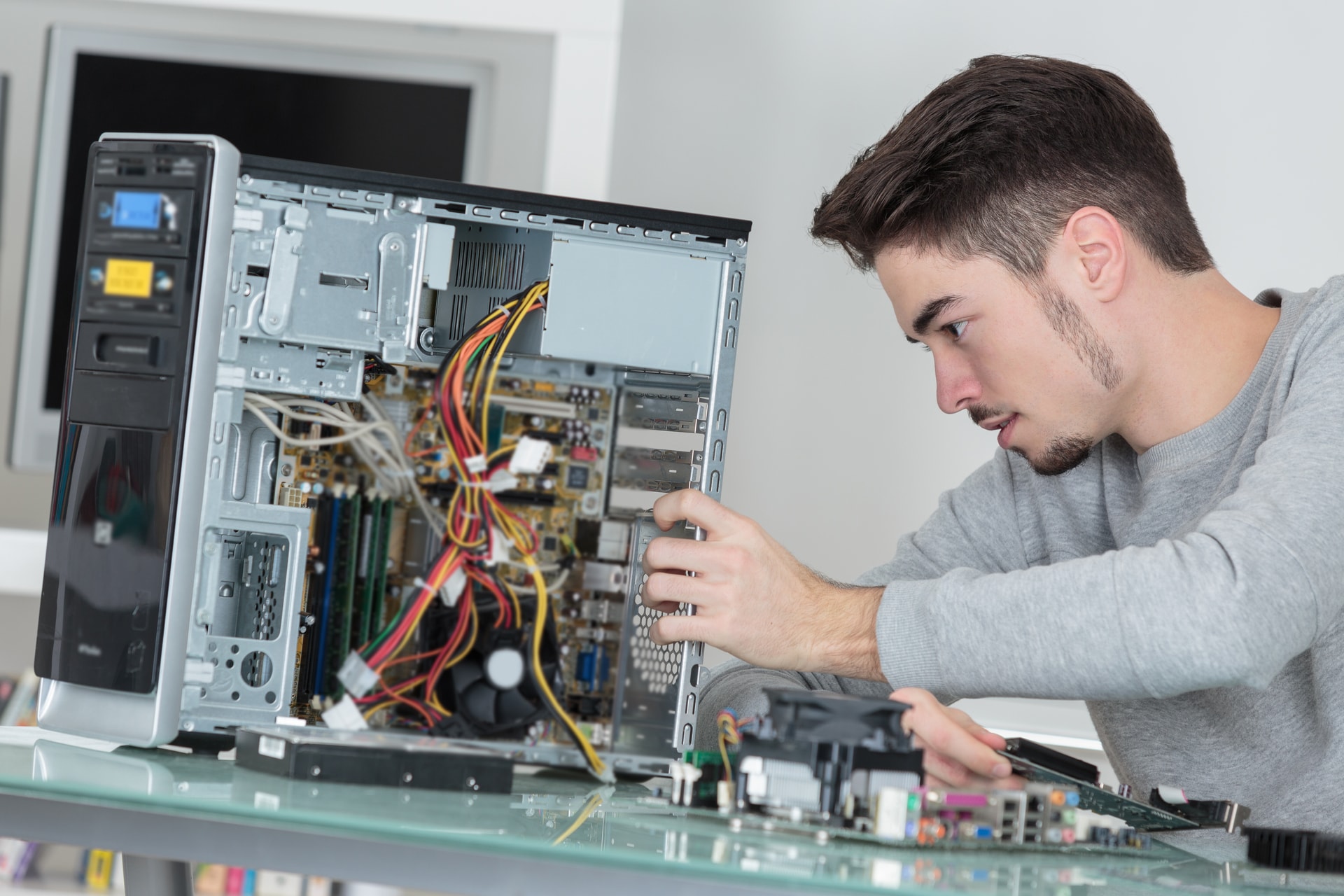 Safety Tips To Keep In Mind When Repairing A Computer